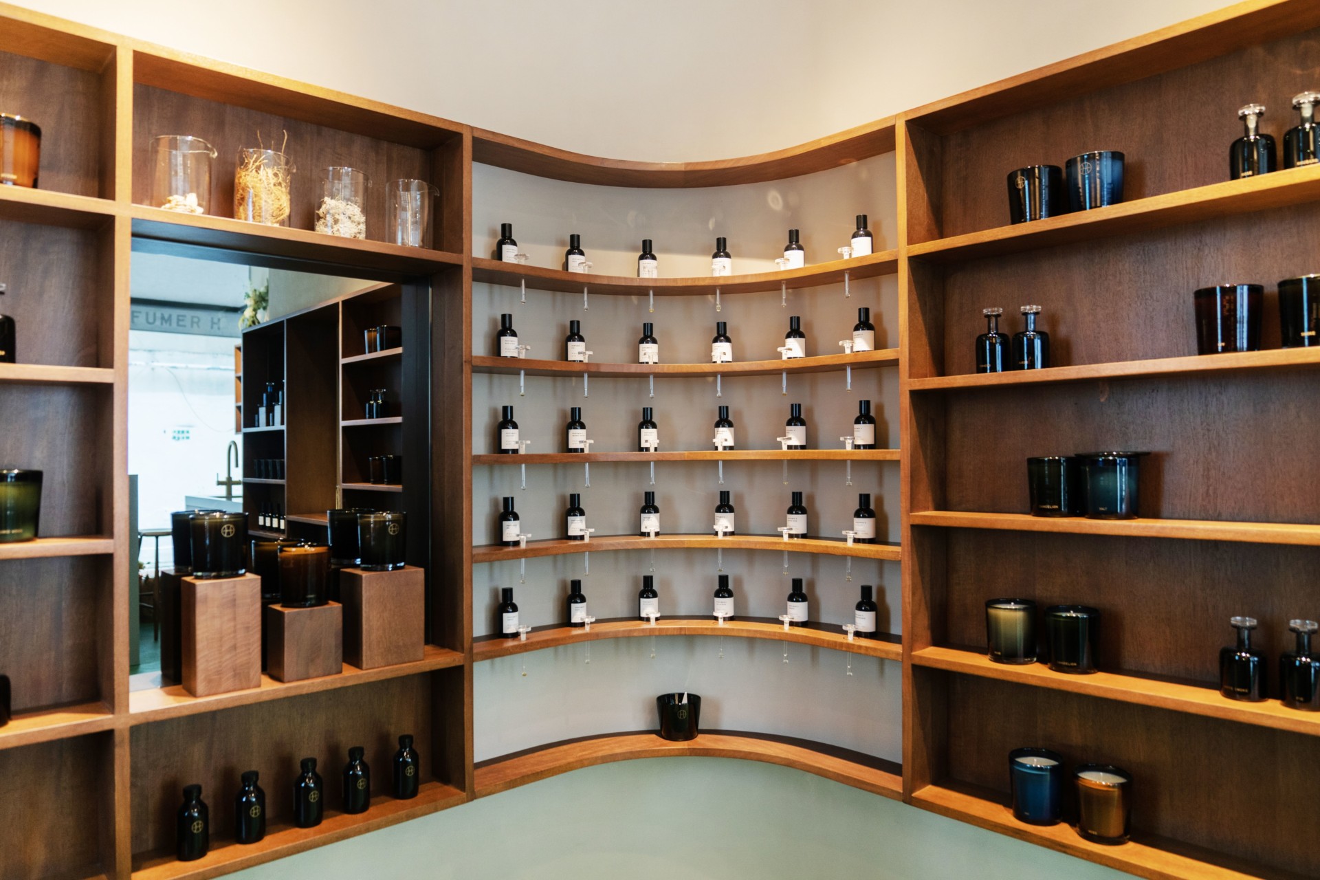 從香氣感知生活｜Perfumer H 創辦人Lyn Harris漫談香之道 - 美紙