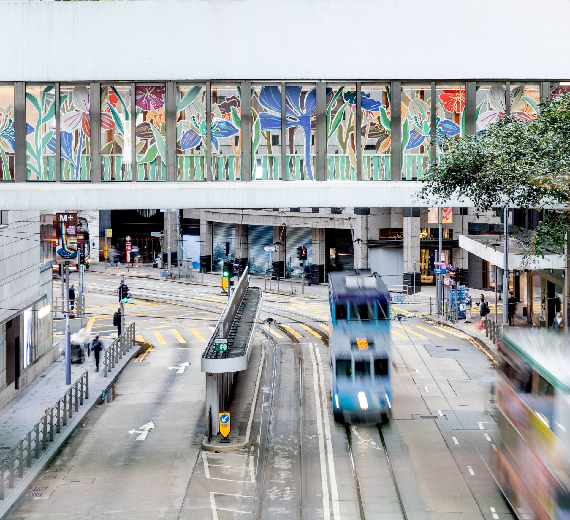 春意盎然瀰漫中環置地！Van Cleef & Arpels梵克雅寶與Alexandre Benjamin Navet攜手向春天致意 - 美紙